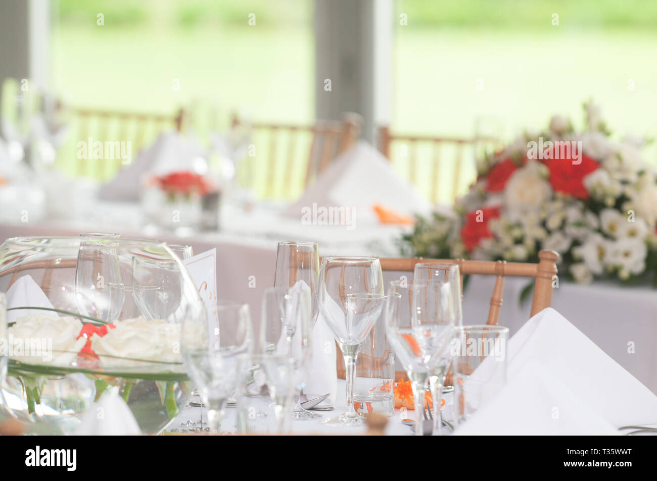 Reception tables hi-res stock photography and images - Alamy