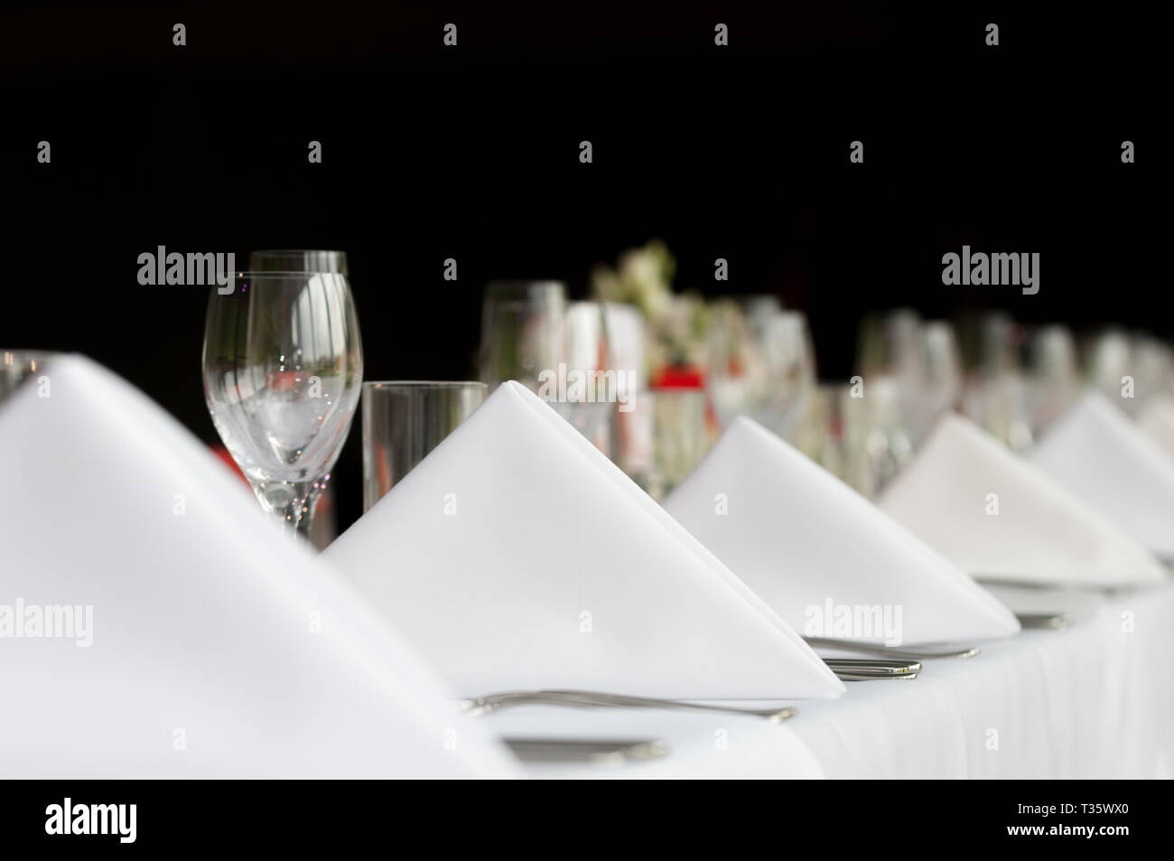 table settings and wedding decorations with white linen cloth Stock ...