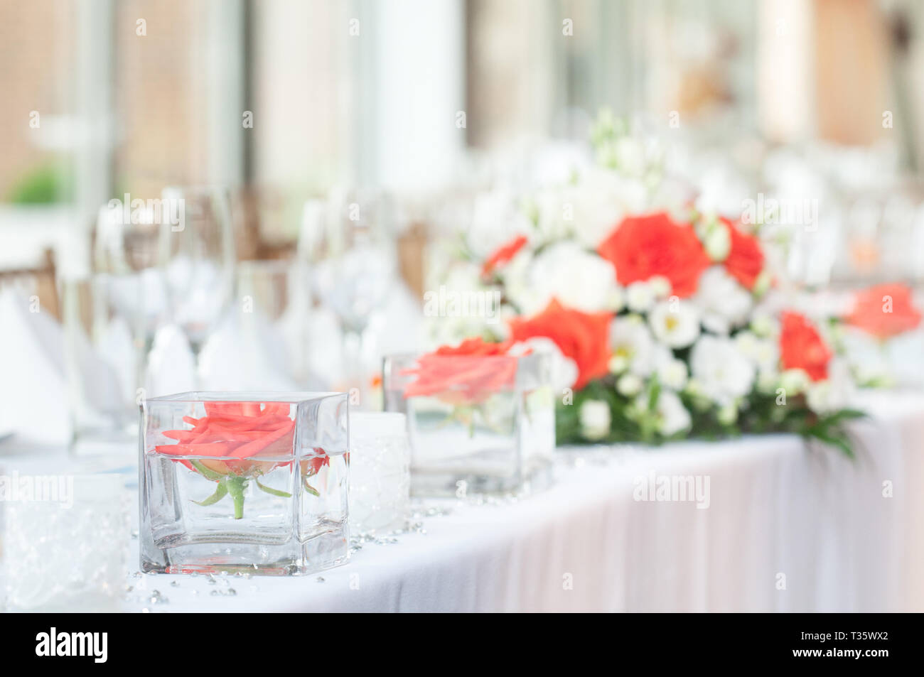 Reception tables hi-res stock photography and images - Alamy