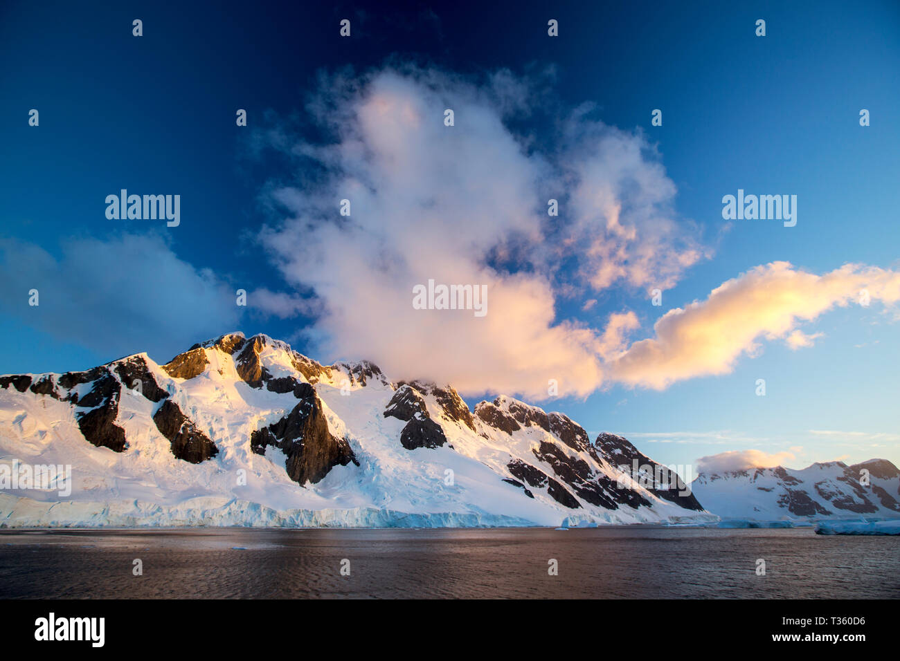 Antarctic peninsular sunset hi-res stock photography and images - Alamy