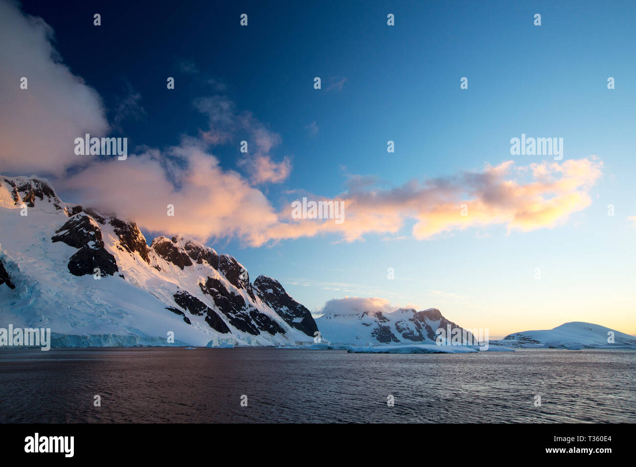 Antarctic scenery near Port Charcot, Wilhelm Archipelago, Antarctic ...
