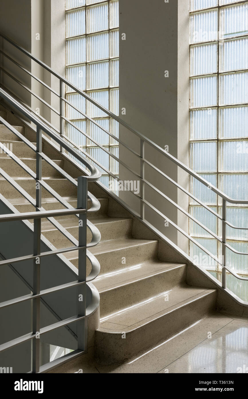 Art deco interior lobby hi-res stock photography and images - Alamy
