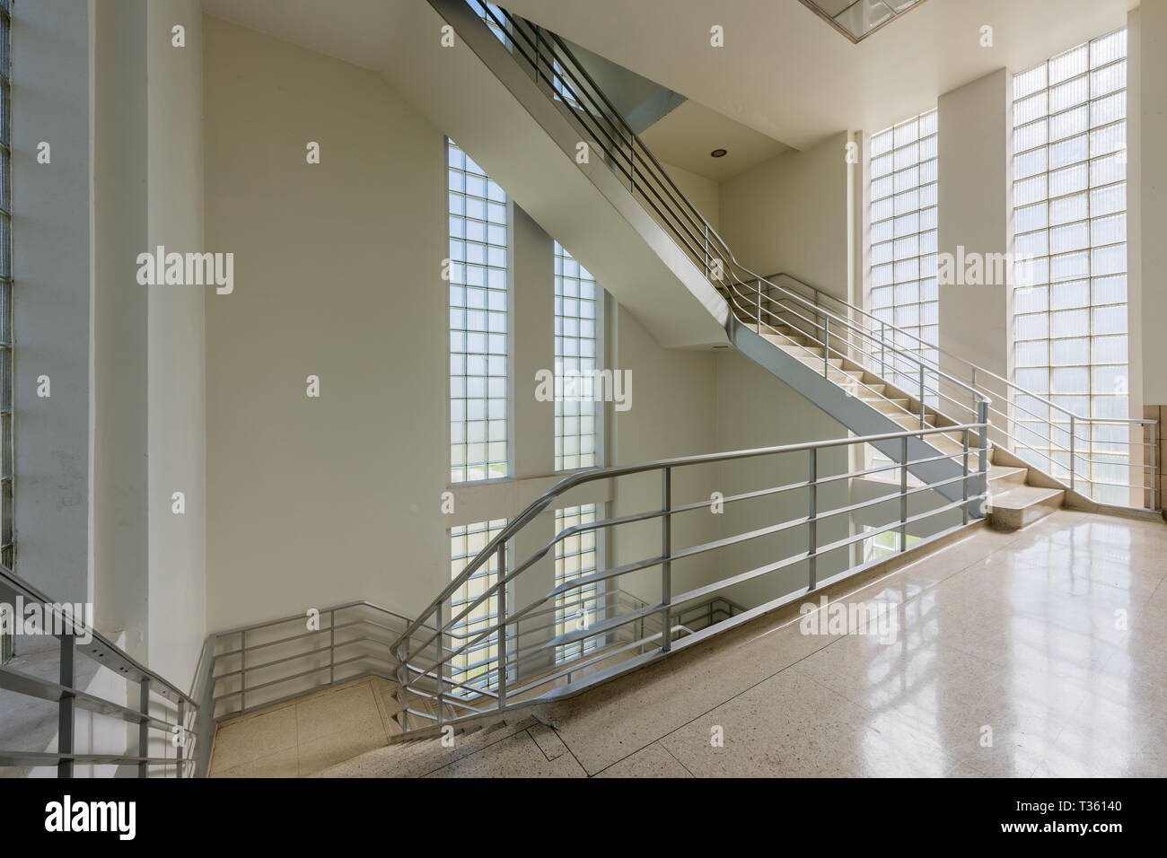Interior buildings hi-res stock photography and images - Alamy