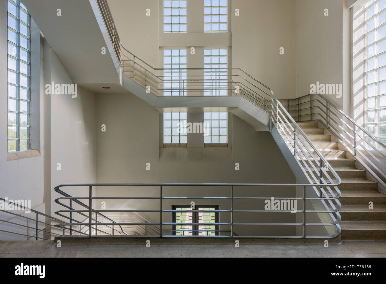 Interior buildings hi-res stock photography and images - Alamy