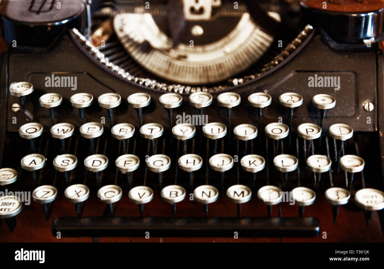 Typewriter in Hemingway's house in Key West, Florida Stock Photo - Alamy