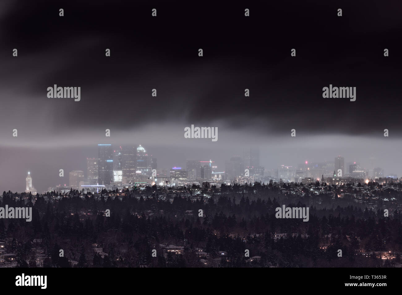 Night dark blizzard hi-res stock photography and images - Alamy