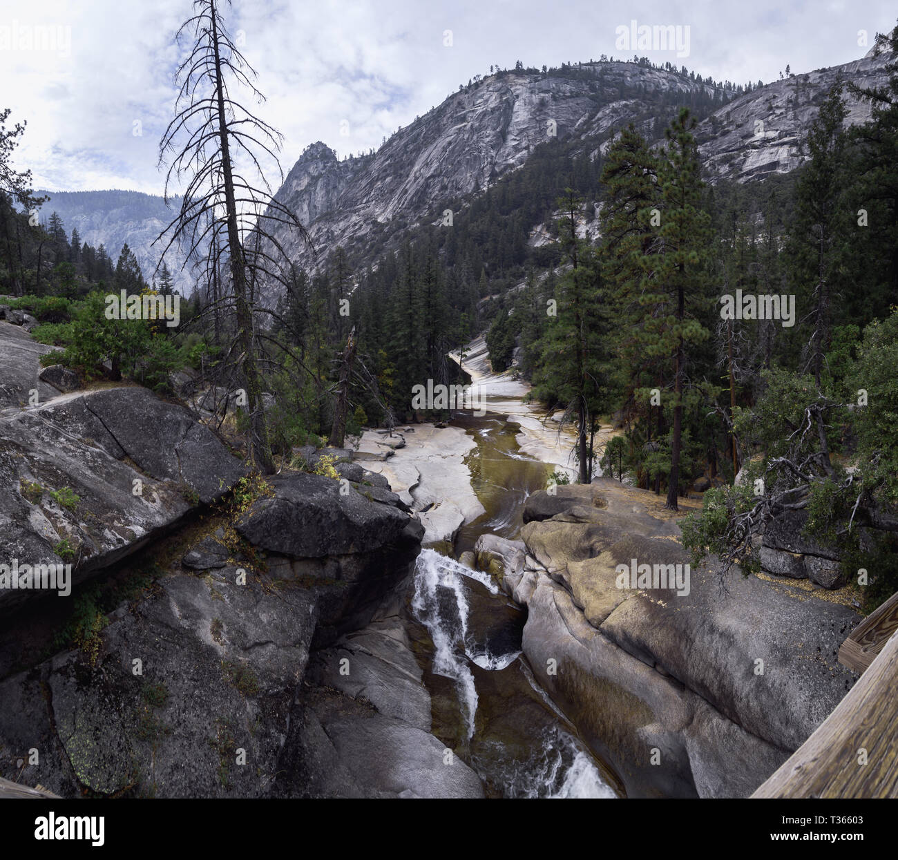 Above yosemite falls california hi-res stock photography and images - Alamy