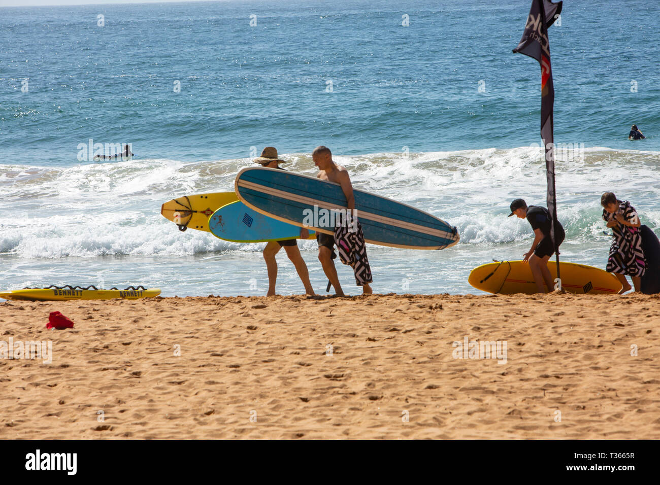Australian men beach hi-res stock photography and images - Alamy
