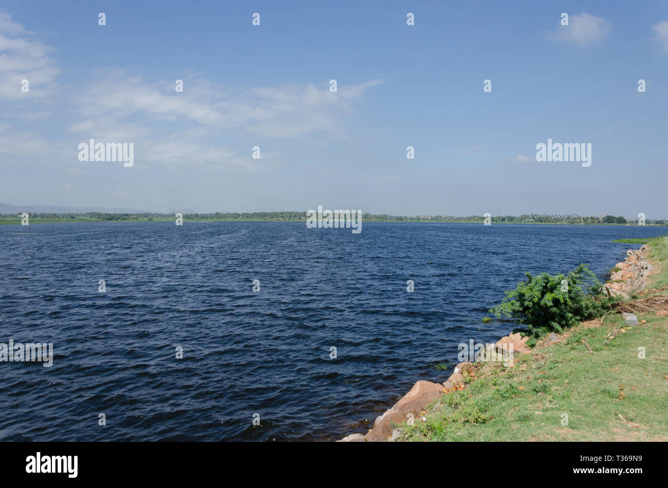 Beautiful view of Kamalapur lake on the outskirts of Hampi in Karnataka ...