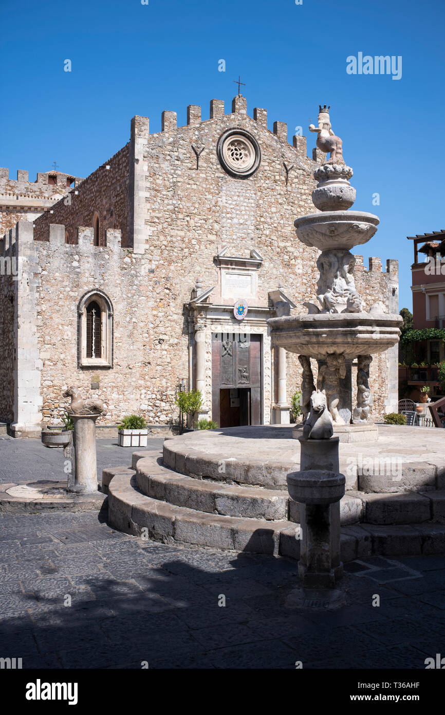 Duomo Cathedral of Taormina and fountain, East Sicily, Italy Stock ...