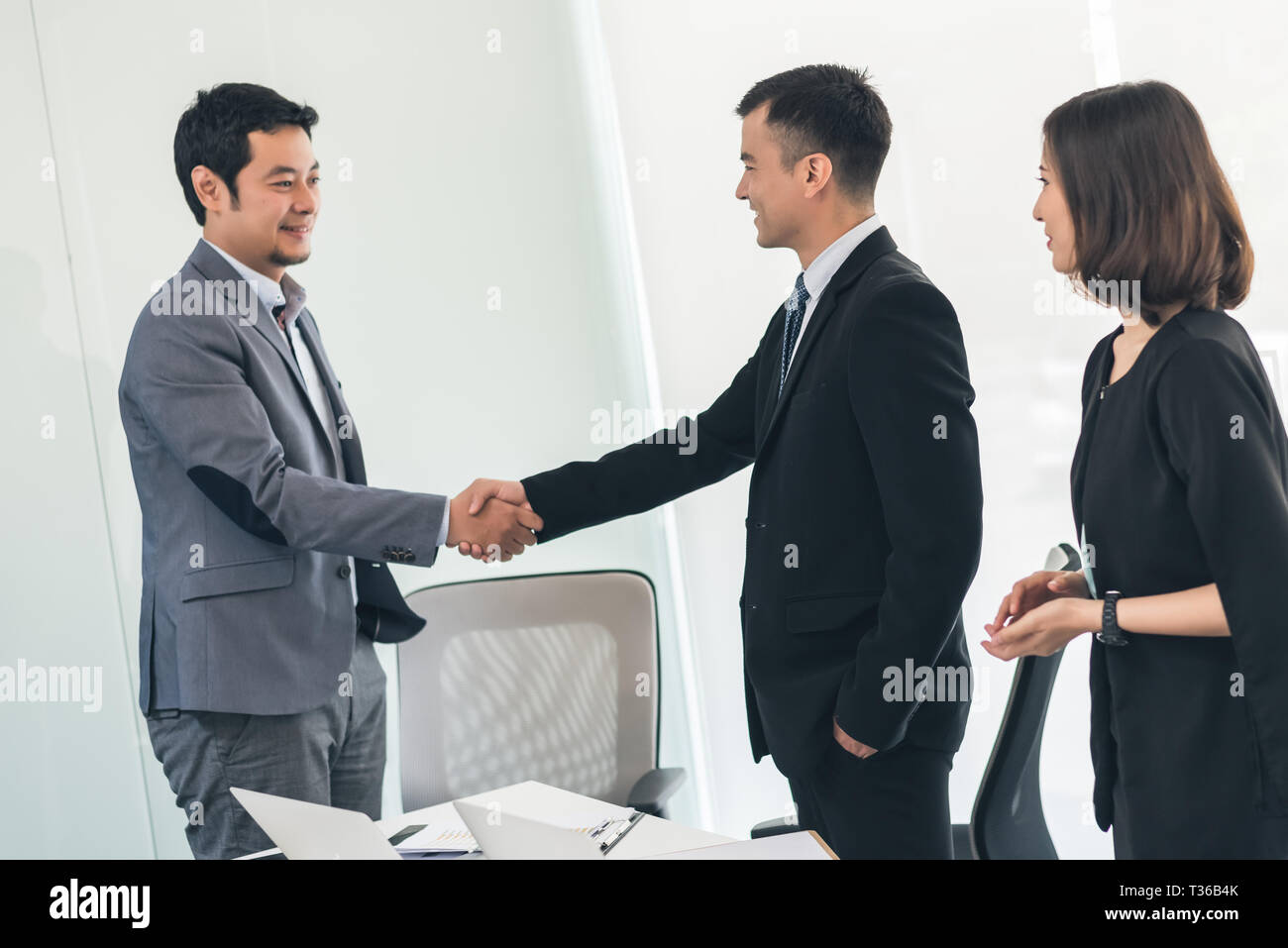 Closeup hand shake man woman hi-res stock photography and images - Alamy