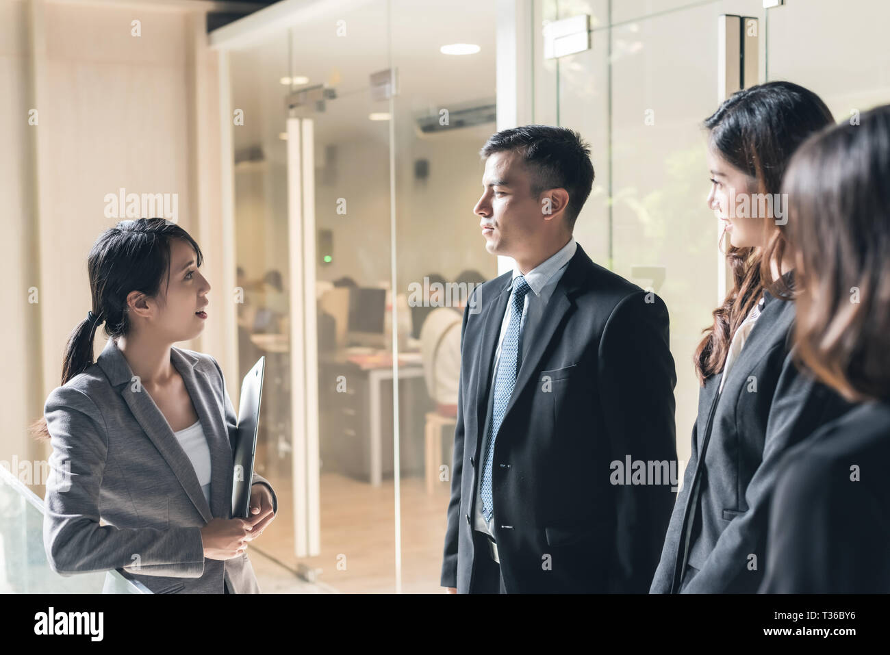 Happy thais hi-res stock photography and images - Alamy