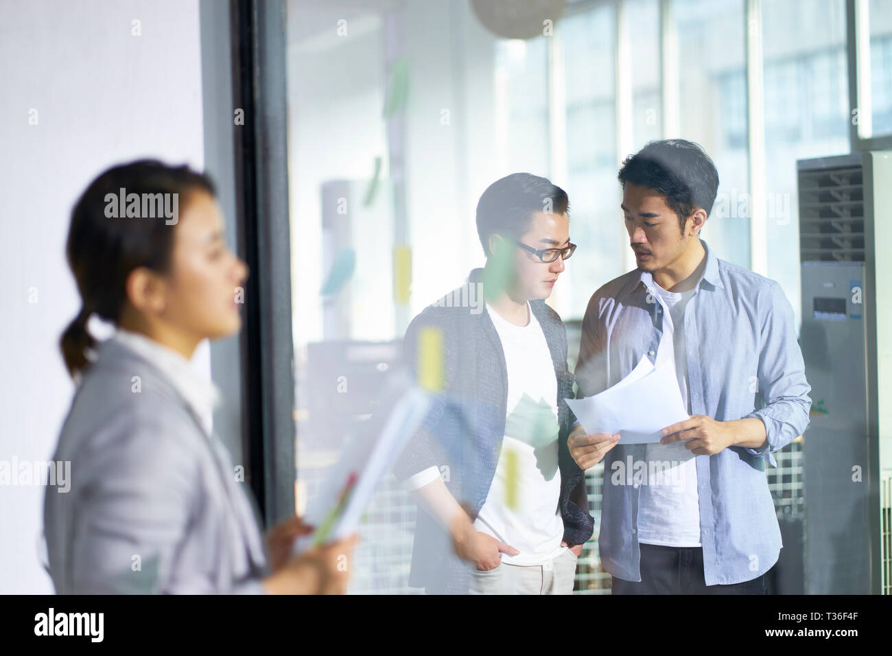 Young korean office workers hi-res stock photography and images - Alamy