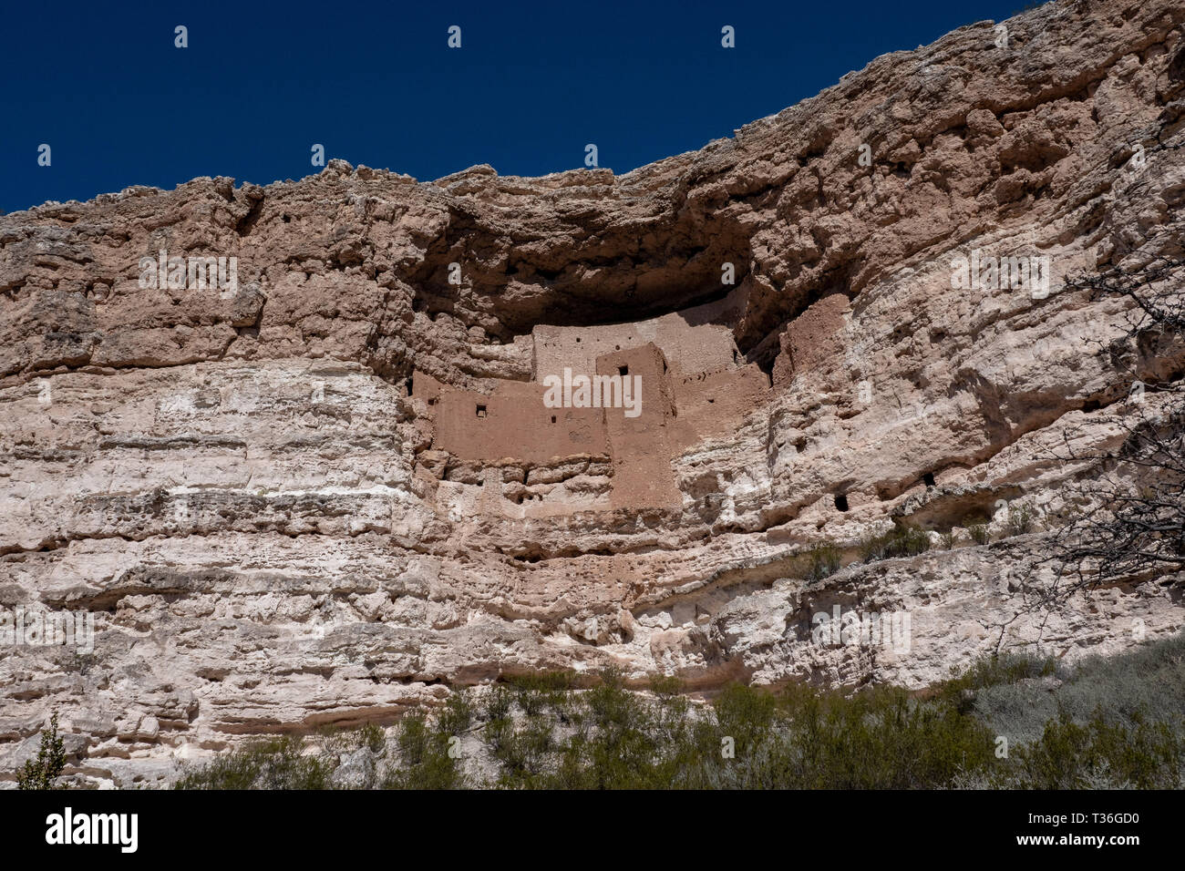 Montezuma Castle in Montezuma Castle National Monument is an example of ...