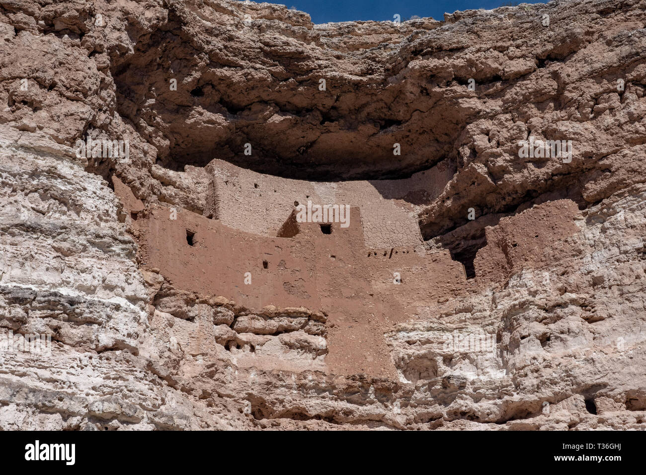 Montezuma Castle in Montezuma Castle National Monument is an example of ...