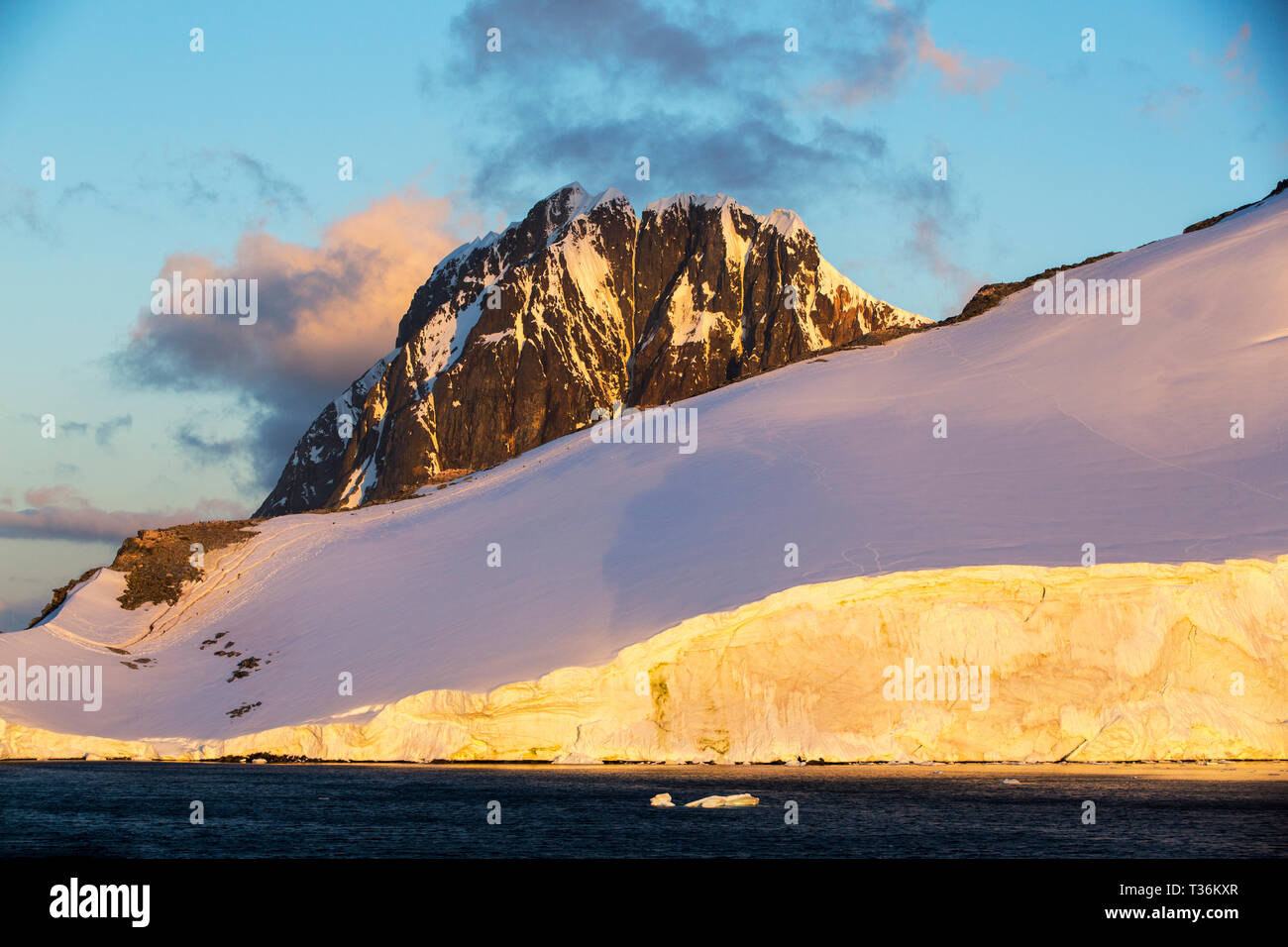 Antarctic peninsular sunset hi-res stock photography and images - Alamy