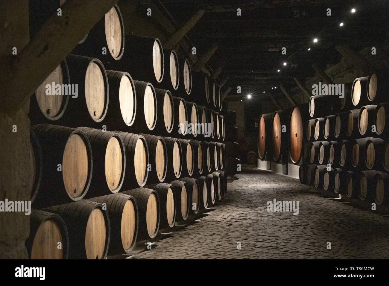 Vine barrels hi-res stock photography and images - Alamy
