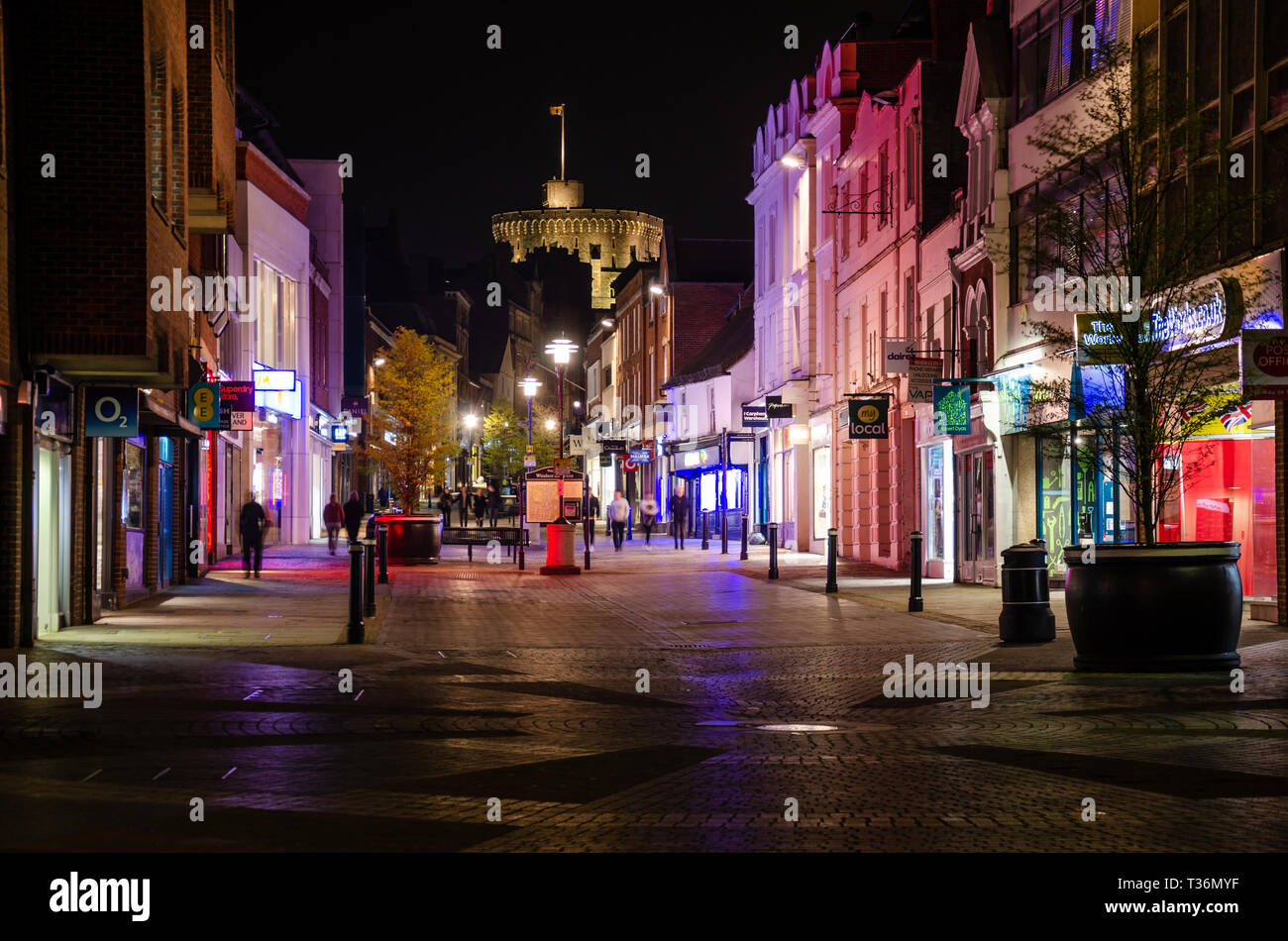 Windsor castle night hi-res stock photography and images - Alamy