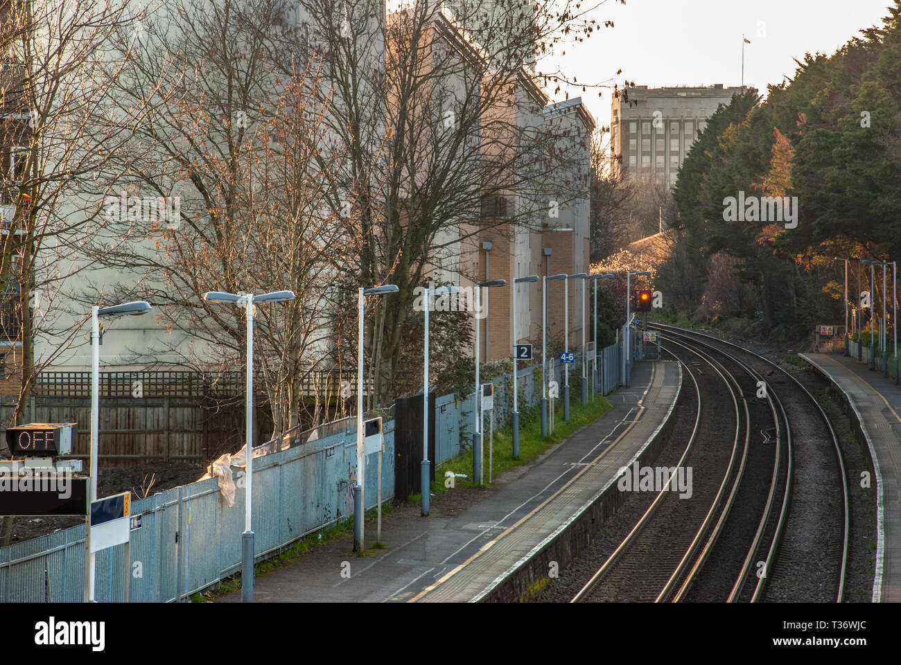 Kew bridge station hi-res stock photography and images - Alamy