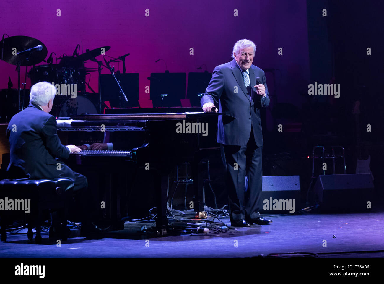 Tony bennett hi-res stock photography and images - Alamy