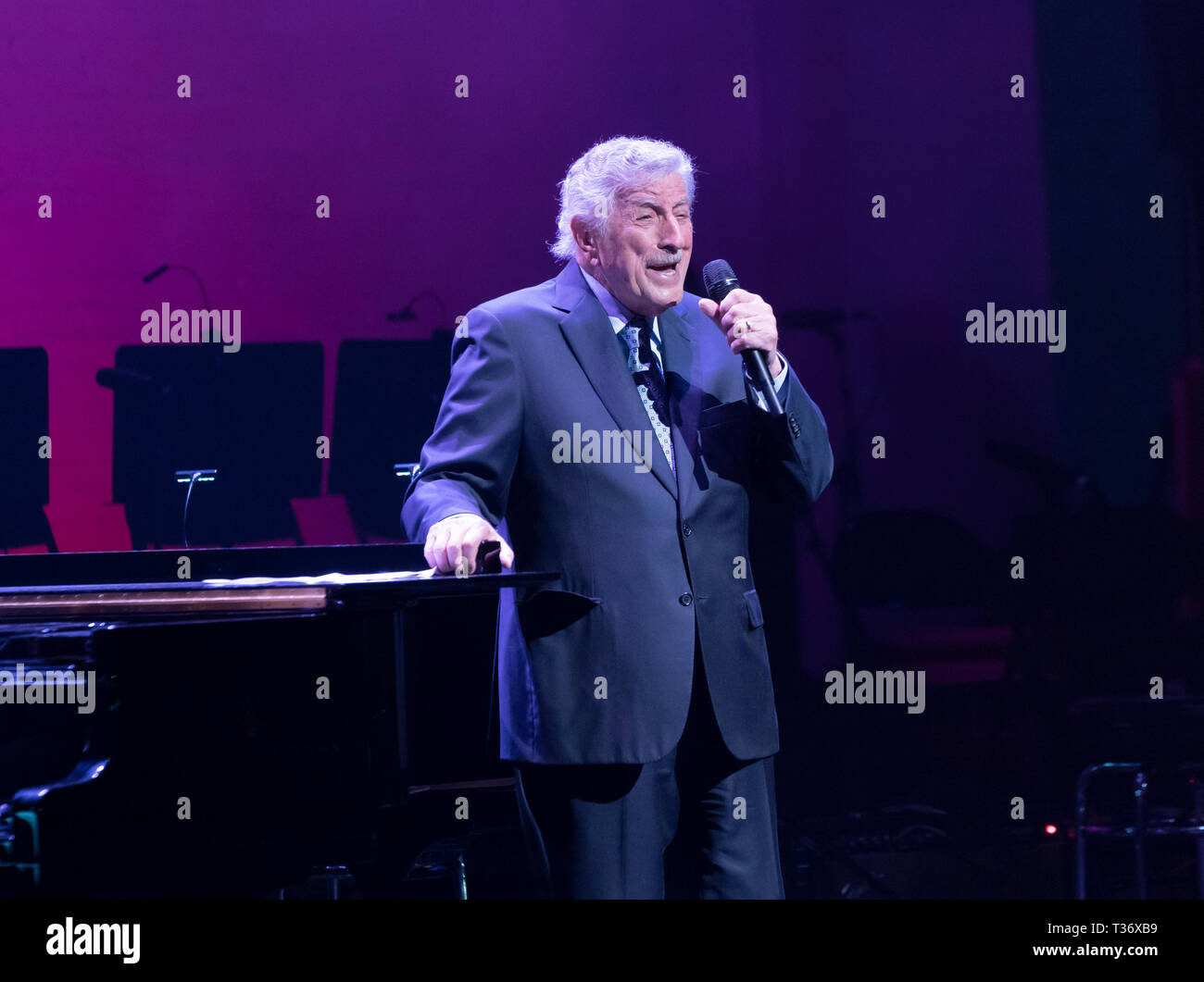 Tony bennett hi-res stock photography and images - Alamy