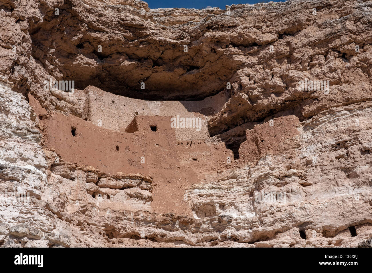 Montezuma Castle in Montezuma Castle National Monument is an example of ...