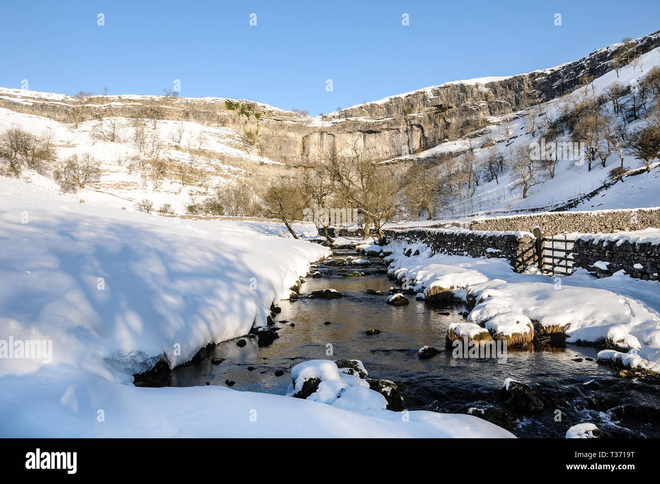 Malham Cove in snow, winter, Yorkshire Dales National Park, North ...