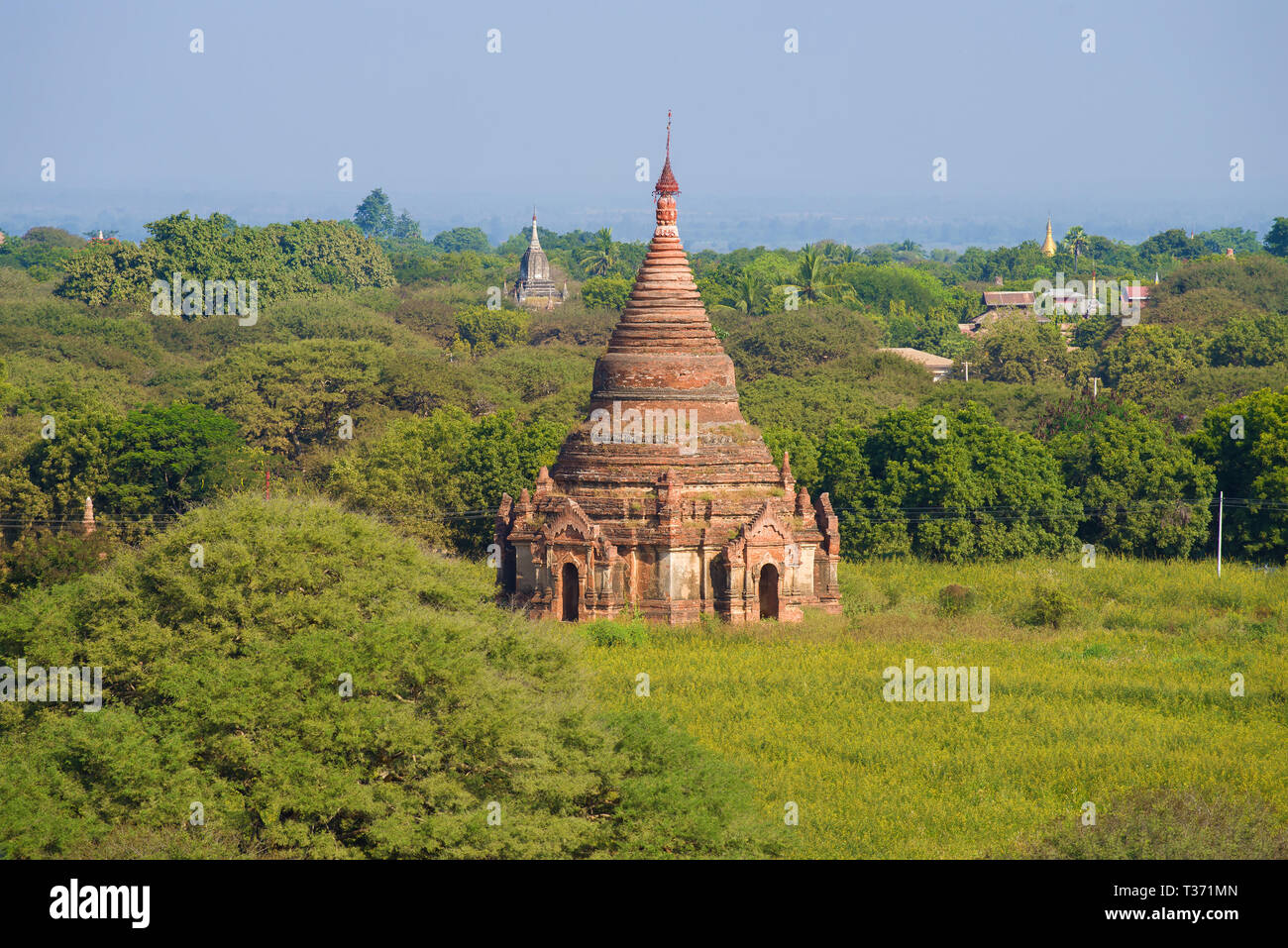 Myanmar buddhist monument hi-res stock photography and images - Alamy