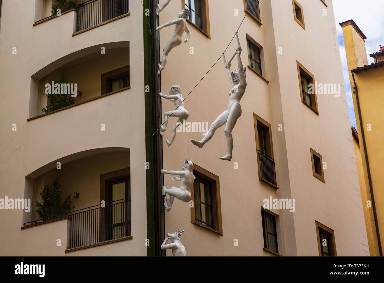 Hanging sculptures hi-res stock photography and images - Alamy