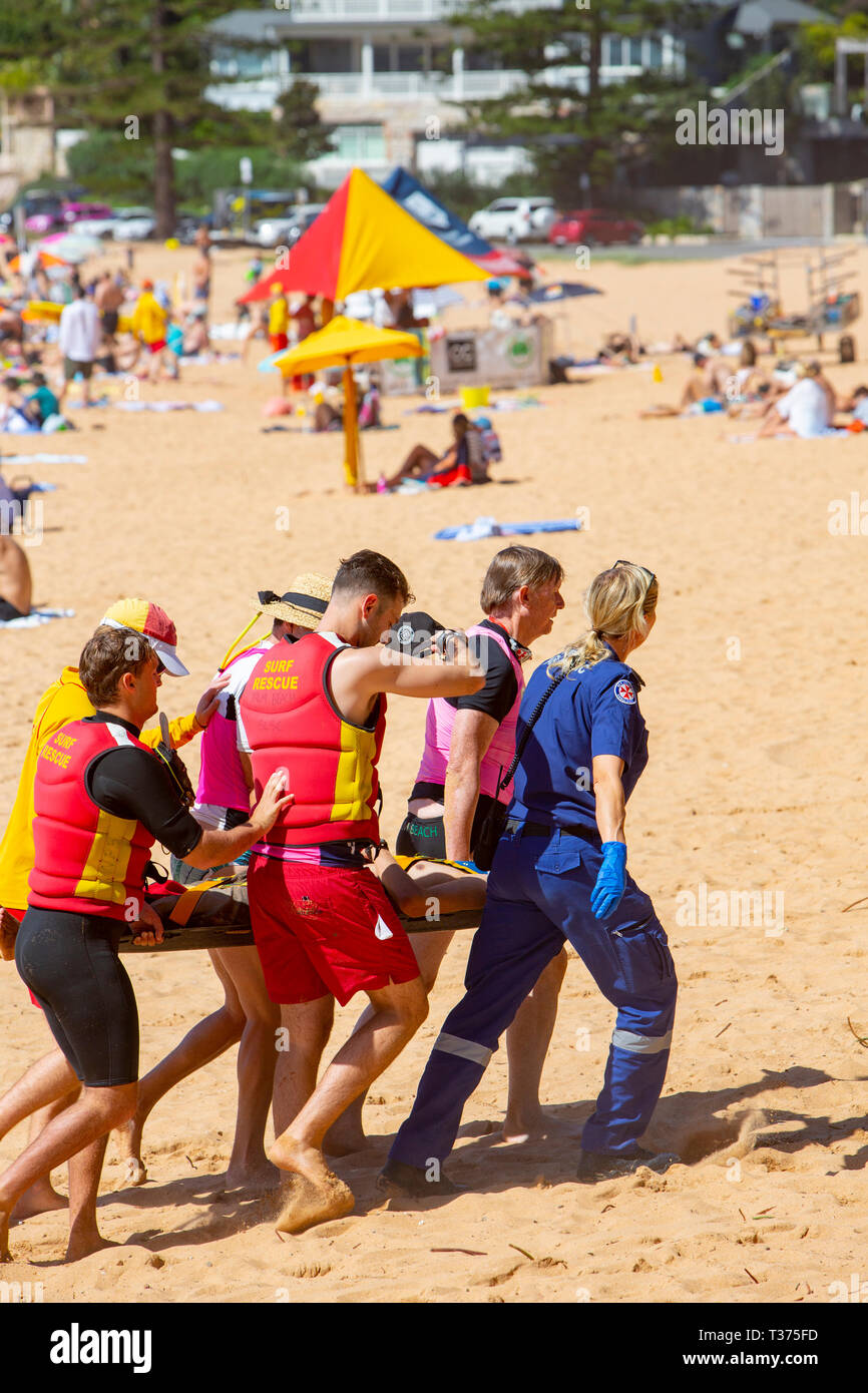 Female paramedics australia hi-res stock photography and images - Alamy