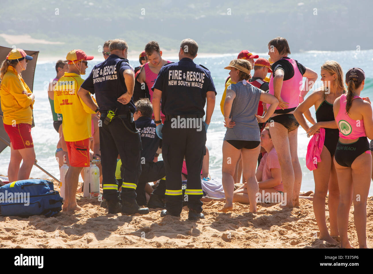 man rock fishing was rescued and feared drowned at Palm Beach Sydney ...
