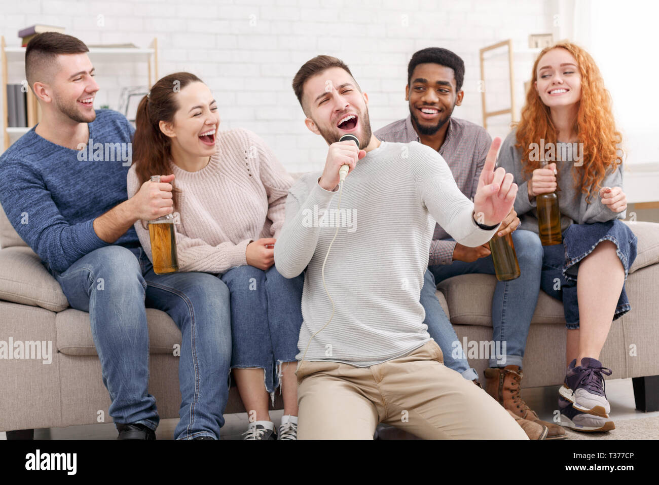 Young people sing songs hi-res stock photography and images - Alamy