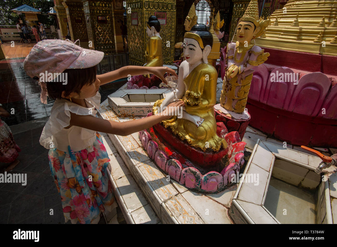 Bathing of the buddha hi-res stock photography and images - Alamy