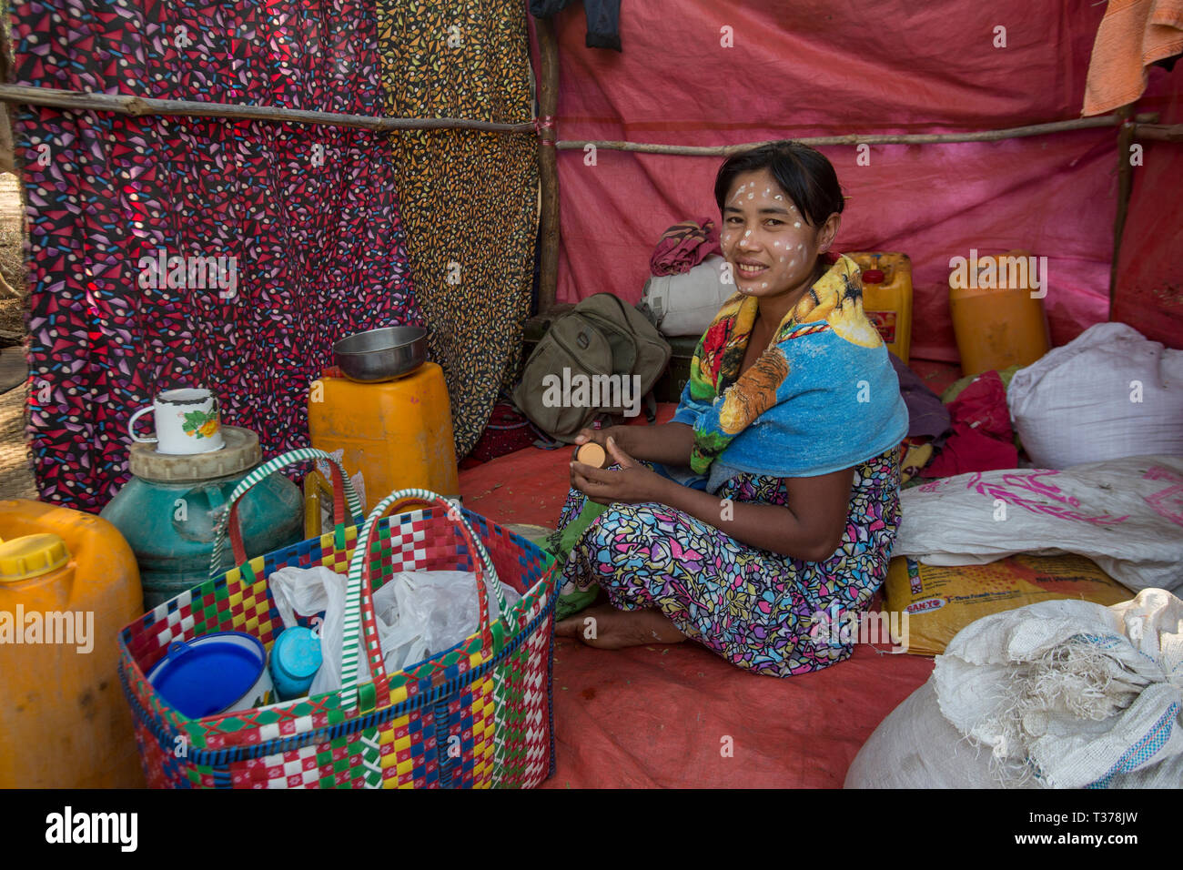 Thanaka myanmar woman hi-res stock photography and images - Alamy
