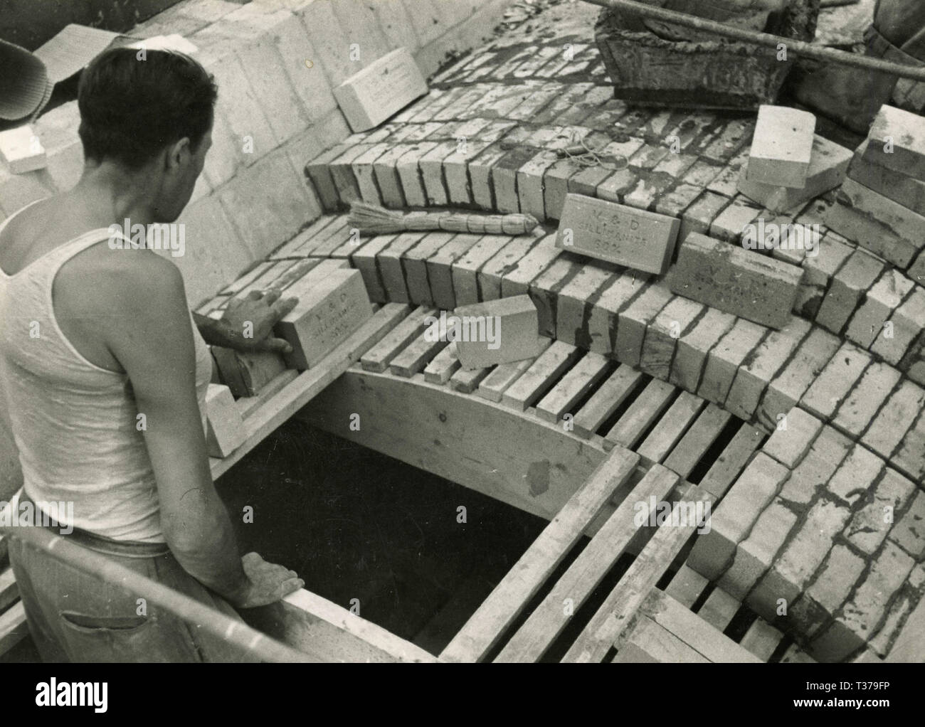 1950s construction hi-res stock photography and images - Alamy