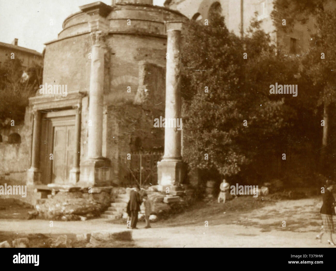 Tourists inside Roman Forum, Rome, Italy 1920s Stock Photo - Alamy