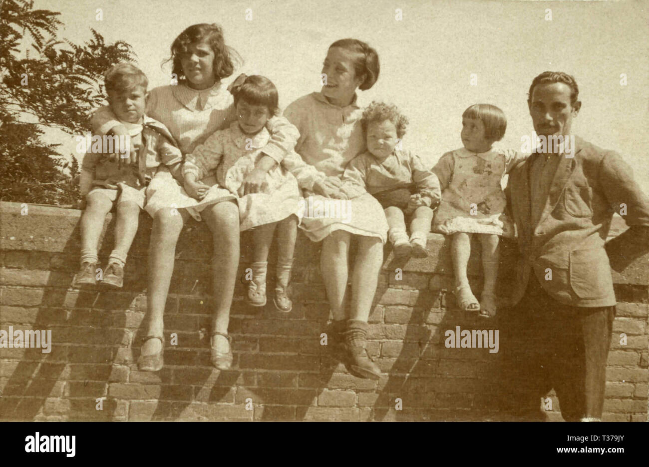 1920s children hi-res stock photography and images - Alamy
