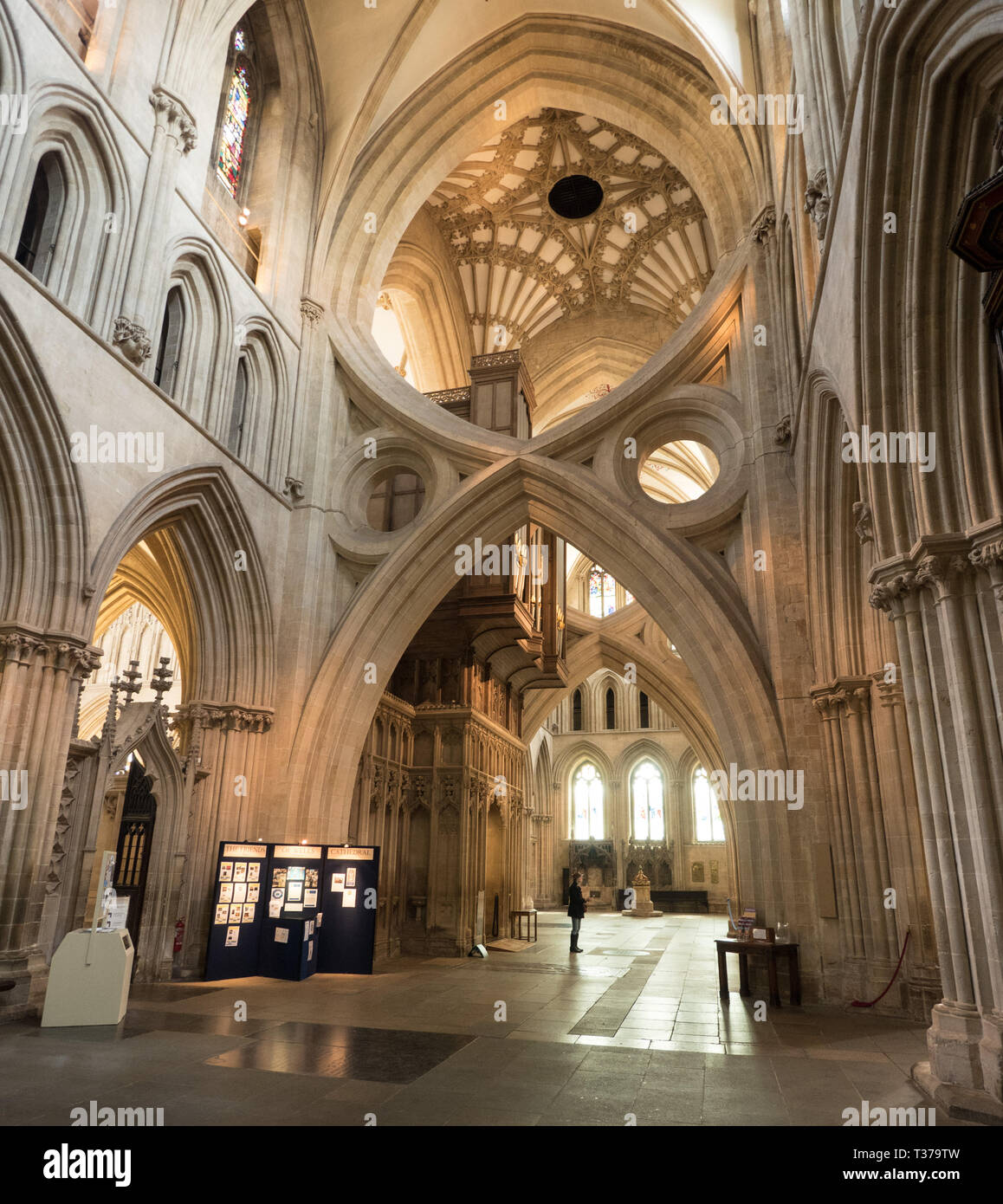 Cathedral arches hi-res stock photography and images - Alamy