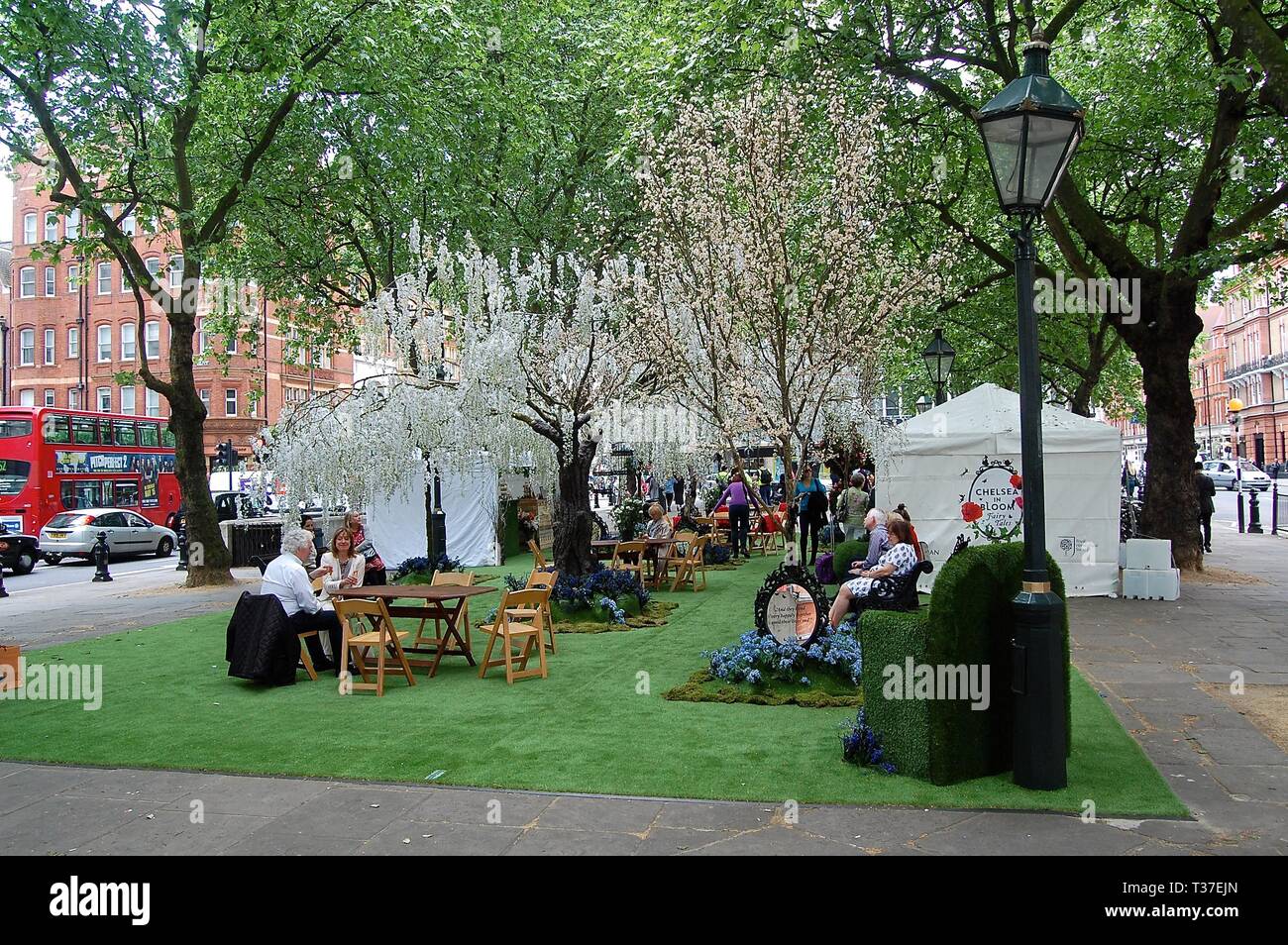 Kensington shop sloane square hi-res stock photography and images - Alamy