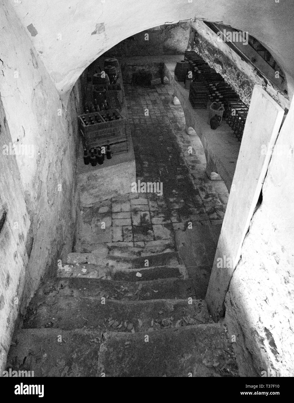 English tudor style manor house Black and White Stock Photos & Images ...