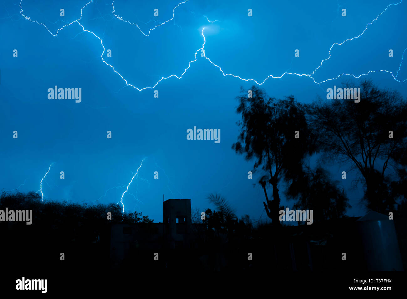 Blue thunderbolt hi-res stock photography and images - Alamy