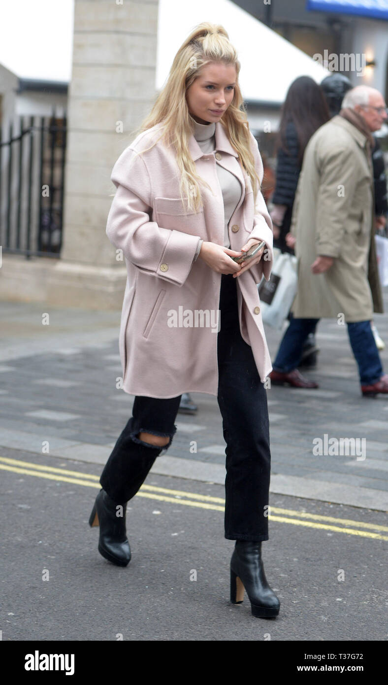 Lottie Moss at Harry's Bar, James Street enjoying lunch with Parents ...