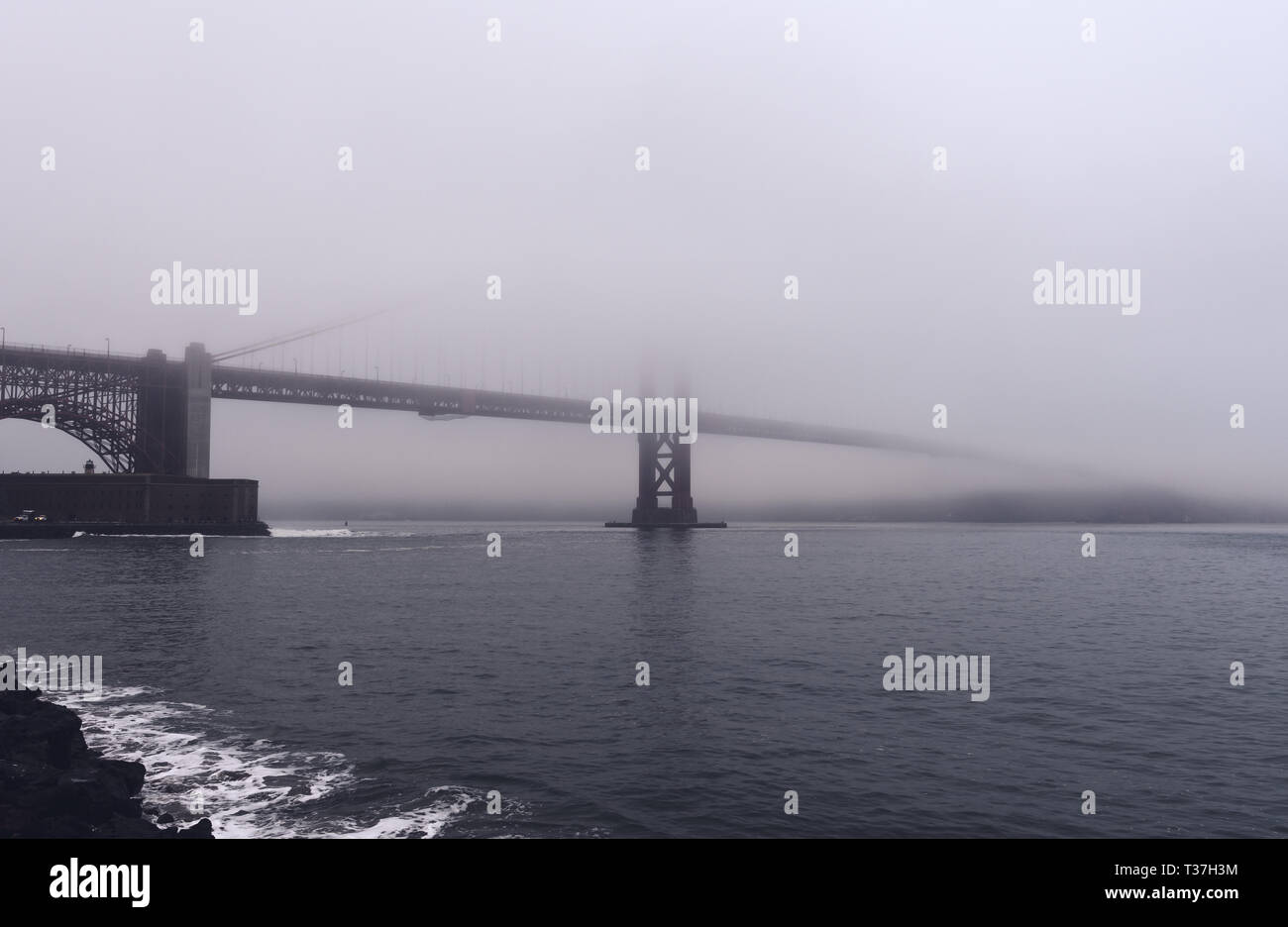 Heavy morning fog surrounds the Golden Gate Bridge Stock Photo - Alamy