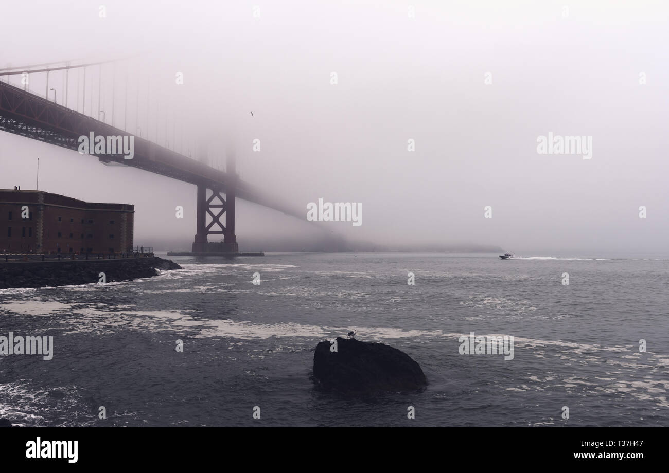 Heavy fog golden gate bridge hi-res stock photography and images - Alamy