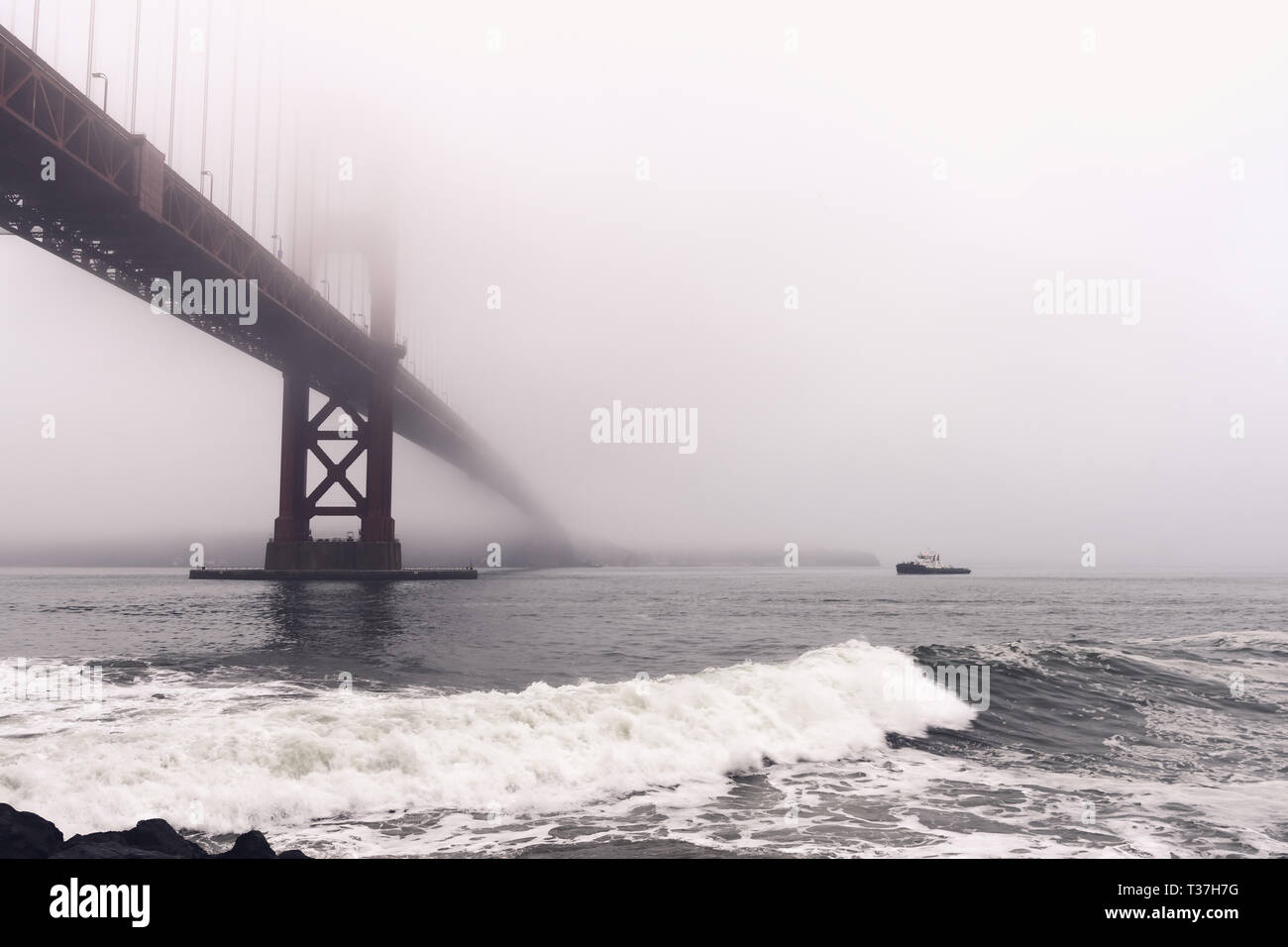 Heavy morning fog surrounds the Golden Gate Bridge Stock Photo - Alamy