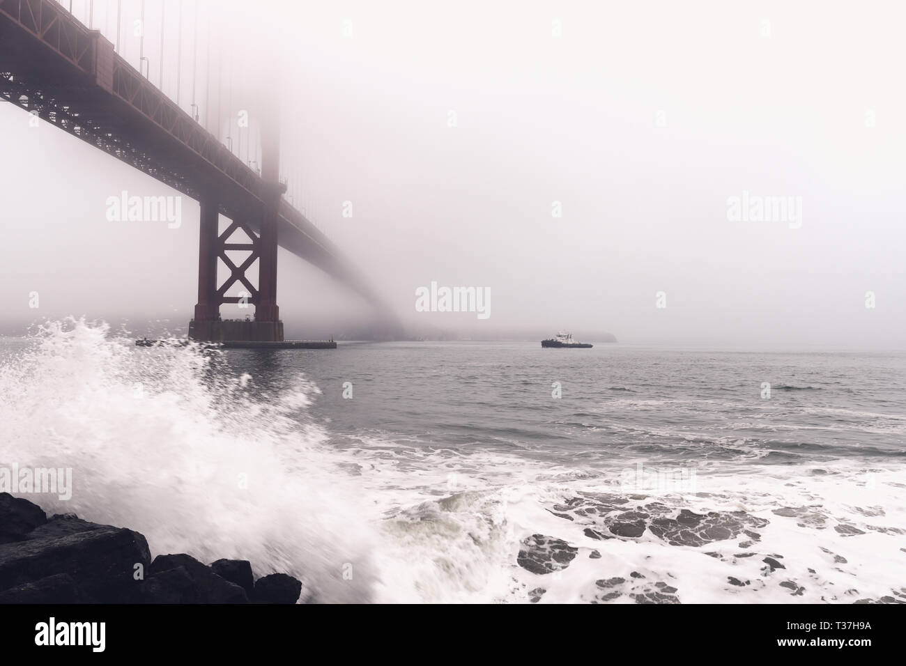 Heavy morning fog surrounds the Golden Gate Bridge Stock Photo - Alamy