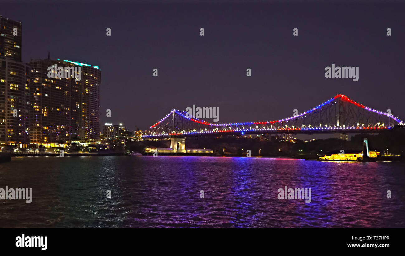 the story bridge in brisbane at night Stock Photo - Alamy