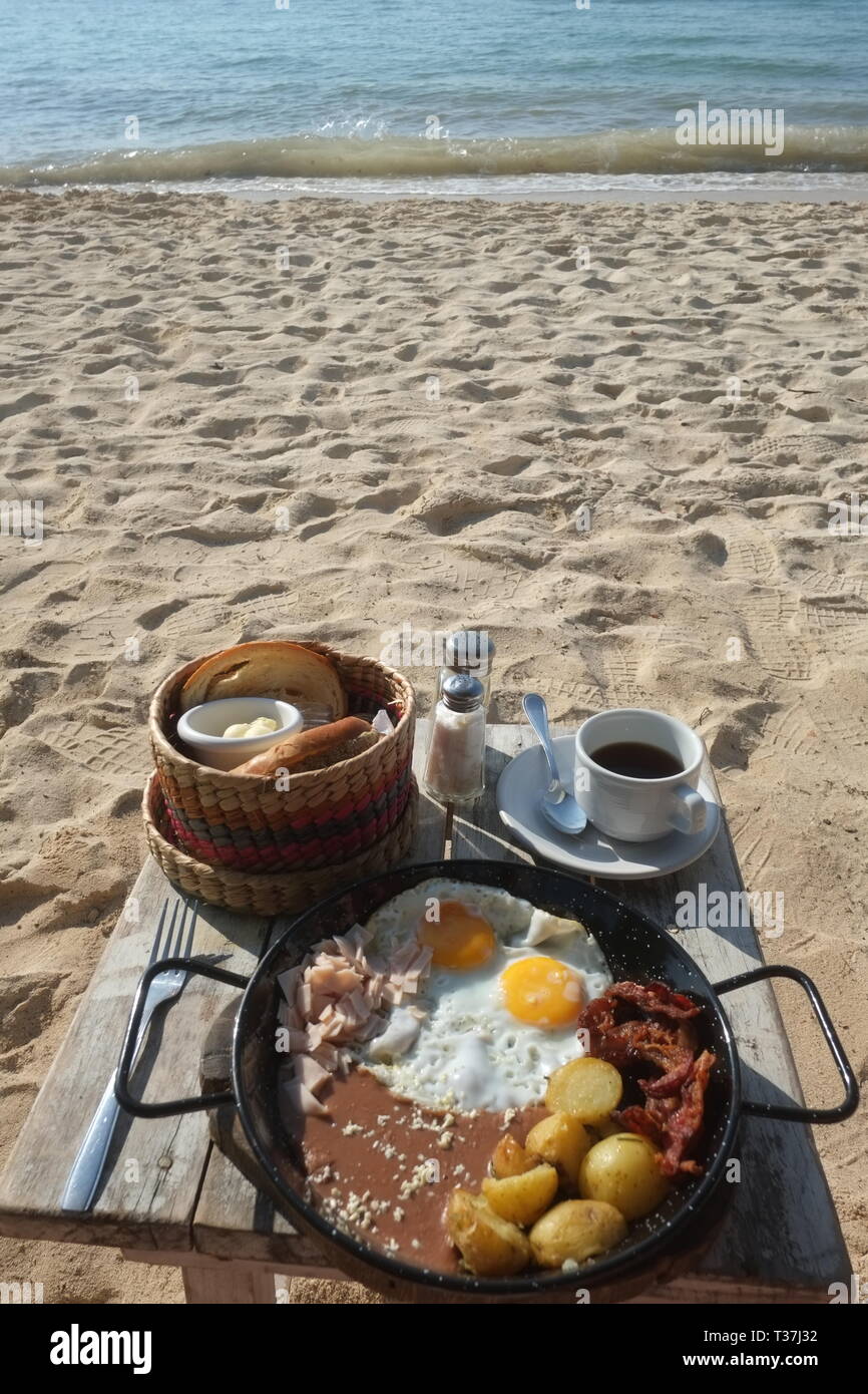 Breakfast on the beach, Playa del Carmen, Mexico Stock Photo - Alamy