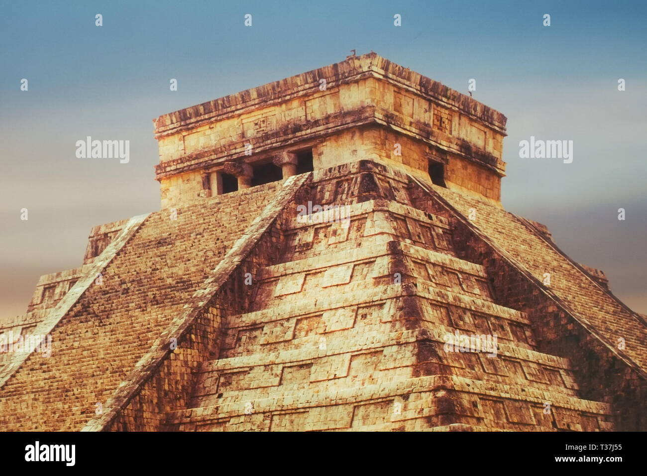 Chicen Itza pyramid, Mexico Stock Photo - Alamy