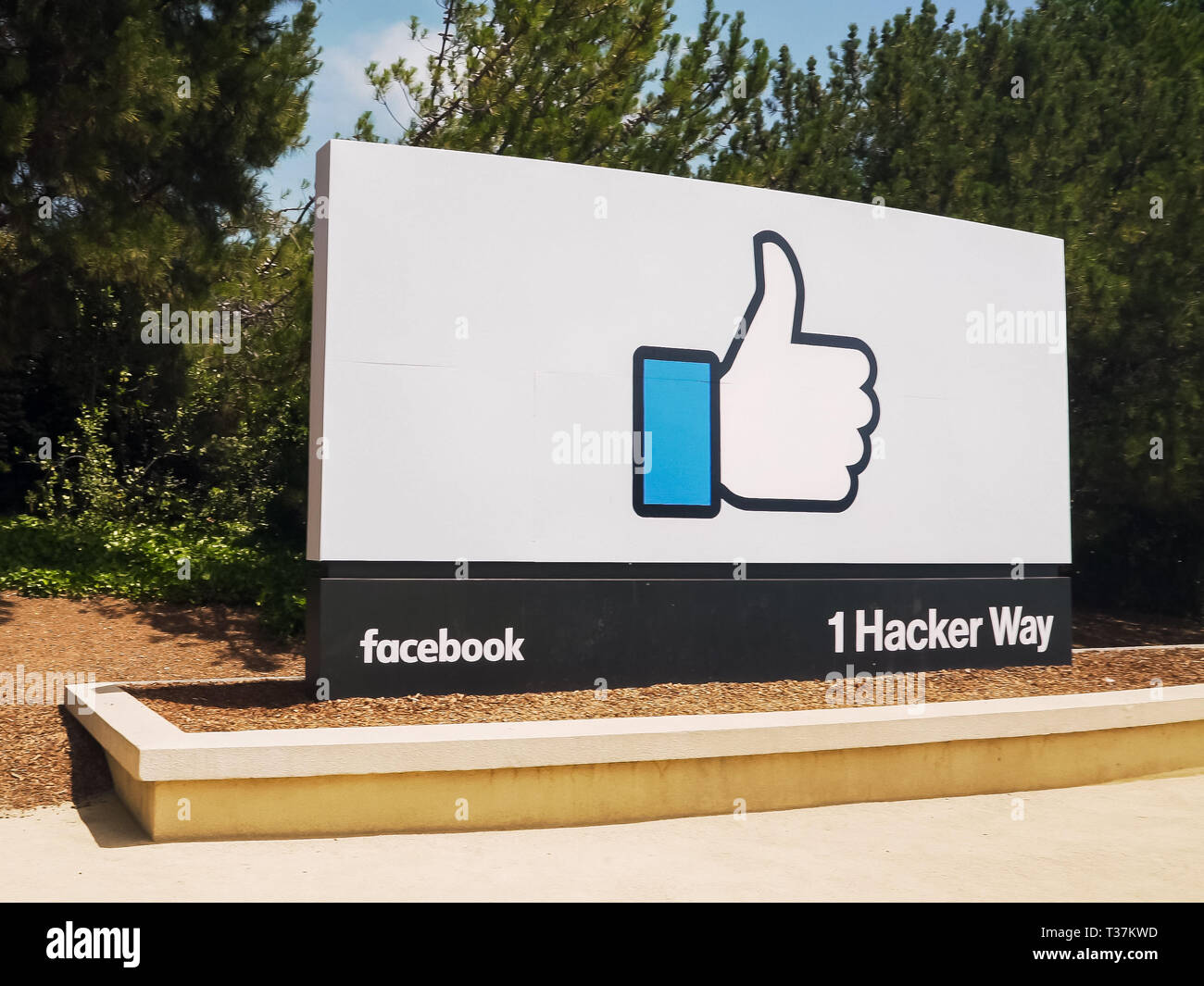 Facebook headquarters california hi-res stock photography and images ...